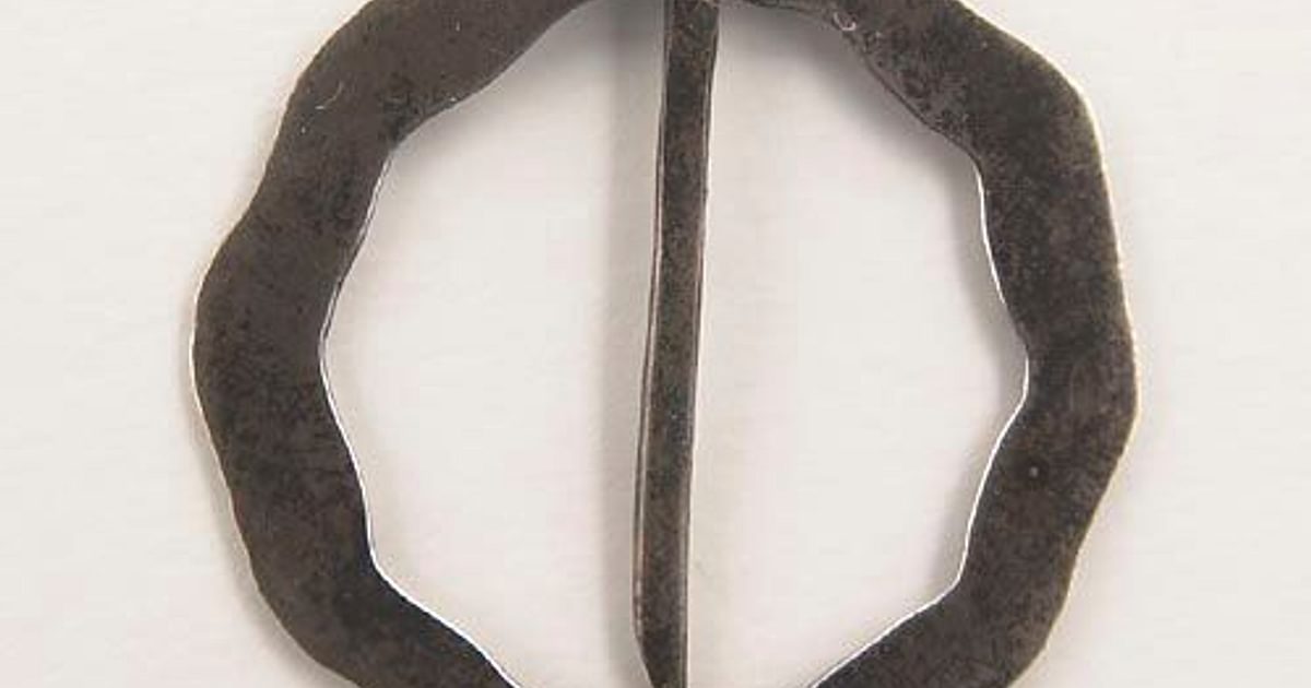 Broche ronde | Musée national des beaux-arts du Québec - MNBAQ