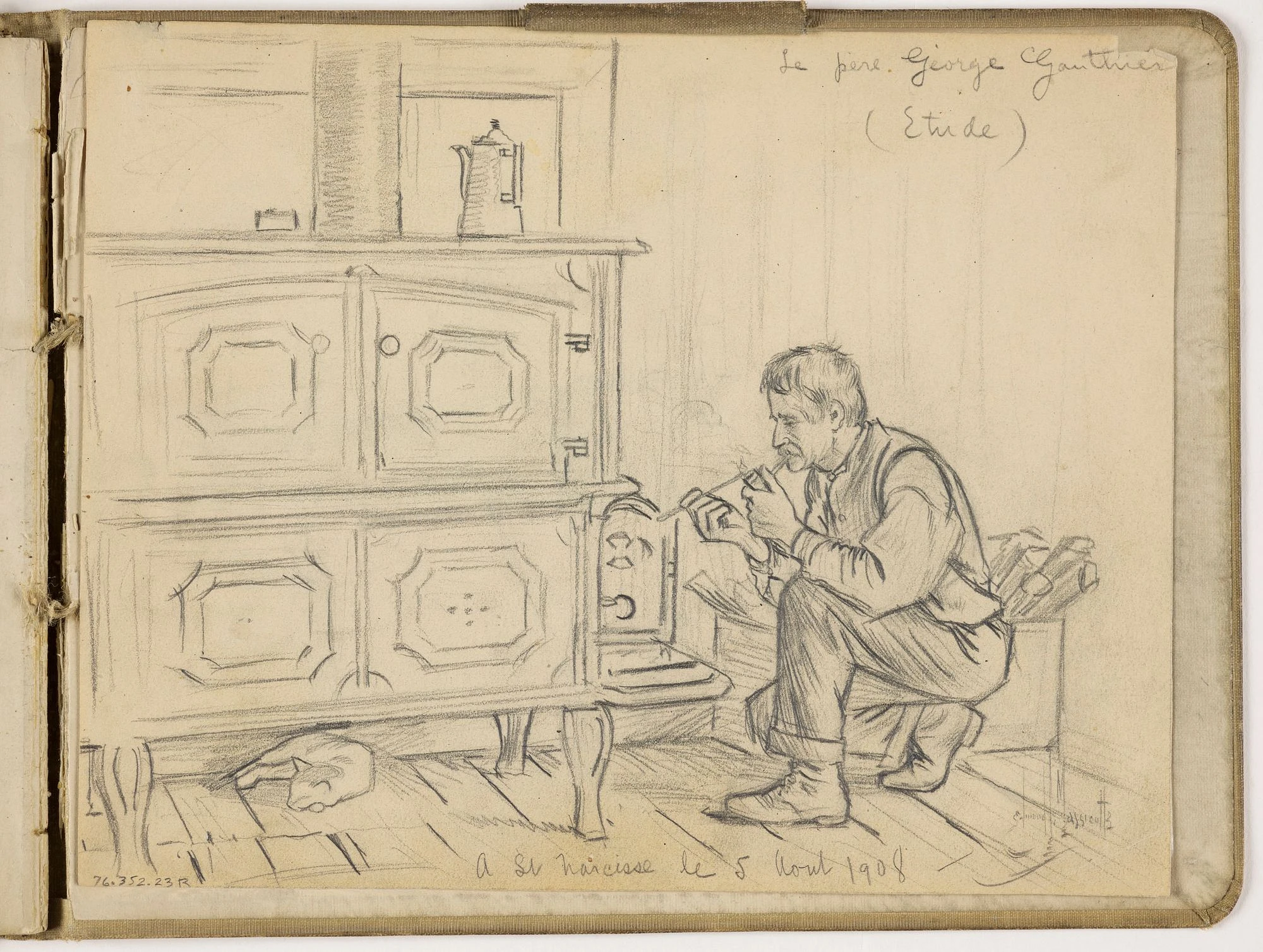 Le Père Georges Gauthier, de Saint-Narcisse, allumant sa pipe à un ...