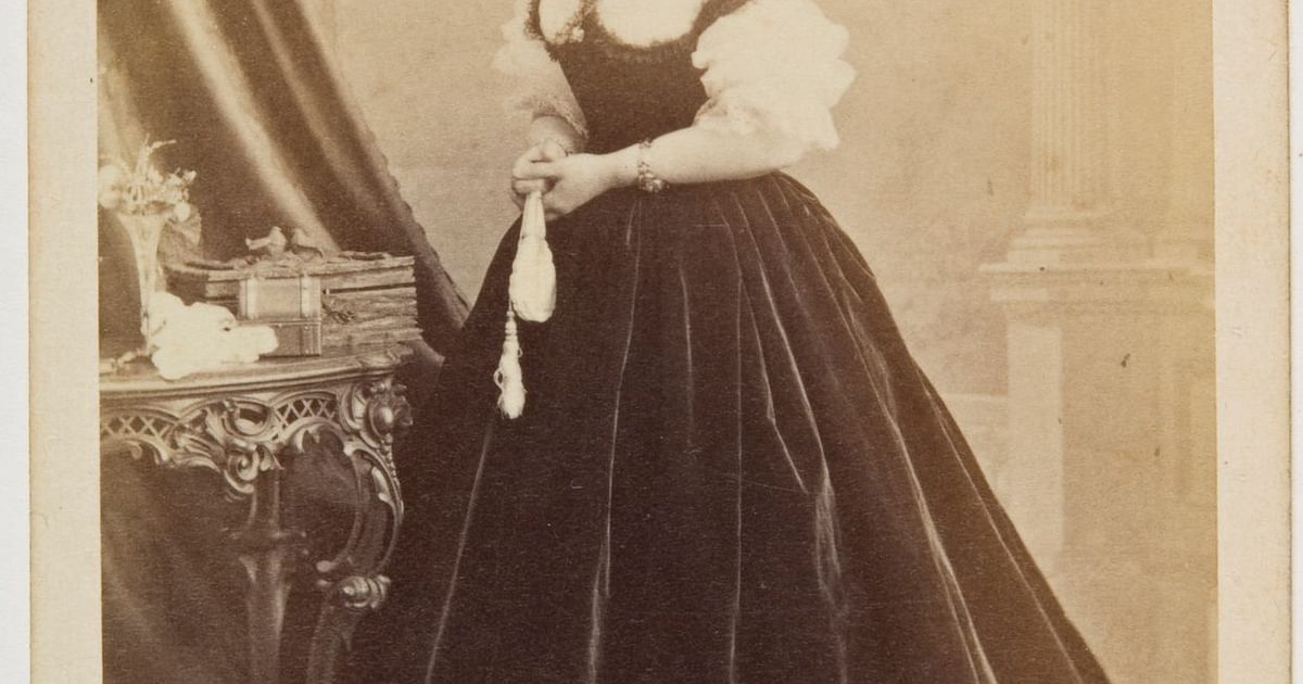 Madame Charles-Joseph Coursol, née Émilie-Hélène-Henriette Taché,… | Musée national des beaux ...