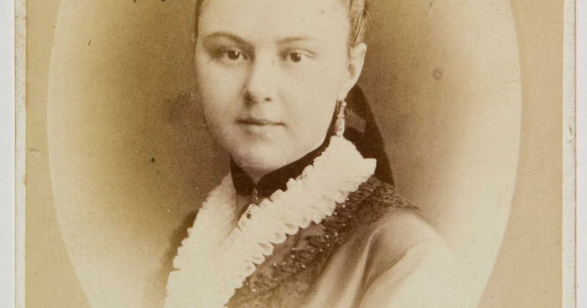 Eugénie Lacroix, de l'album de la famille Taché-Cimon | Musée national ...