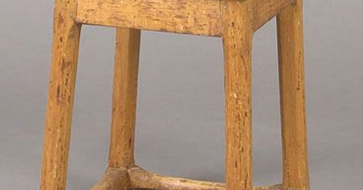 Tabouret à piètement chanfreiné | Musée national des beaux-arts du ...