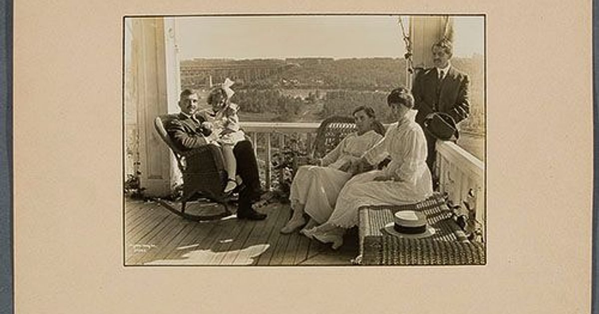 Portrait de groupe à Stratchona | Musée national des beaux-arts du ...