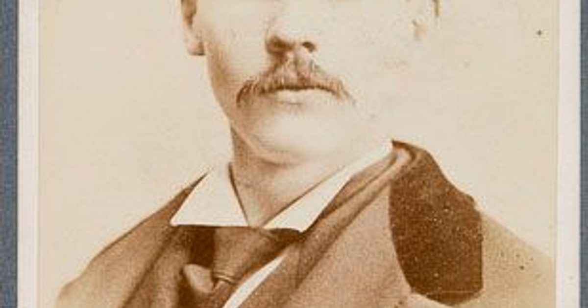 Portrait d'homme, de l'album des familles De Blois, Dugal et Langelier ...