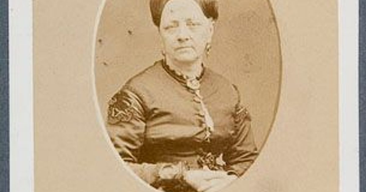 Portrait de femme, de l'album Eugène-Hamel | Musée national des beaux ...