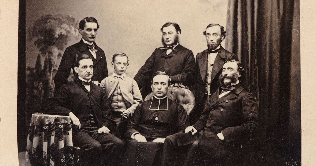Portrait de la famille Dorion autour de l'abbé Joseph-Hercule Dorion ...