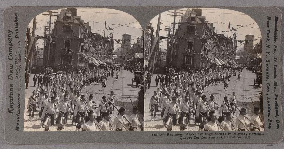 Le 48e Régiment des Highlanders de Toronto, à la parade militaire sur ...