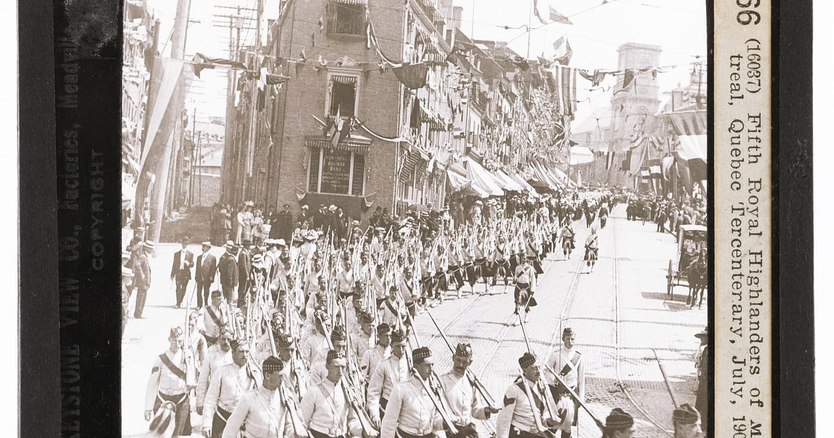 Le 48e Régiment des Highlanders de Toronto à la parade militaire sur ...