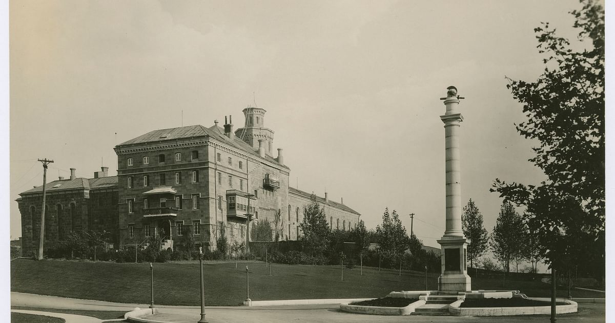Le Monument à Wolfe et la prison de Québec | Musée national des beaux ...