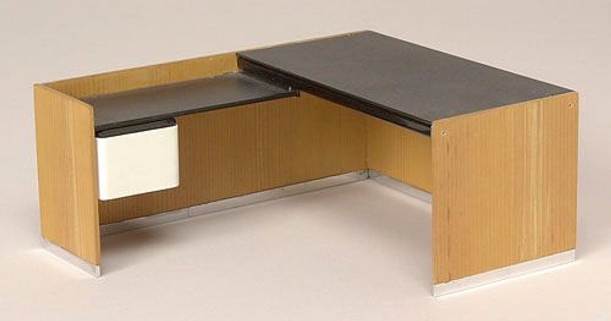 Modèle réduit de la table de travail avec retour du « System F-2 ...